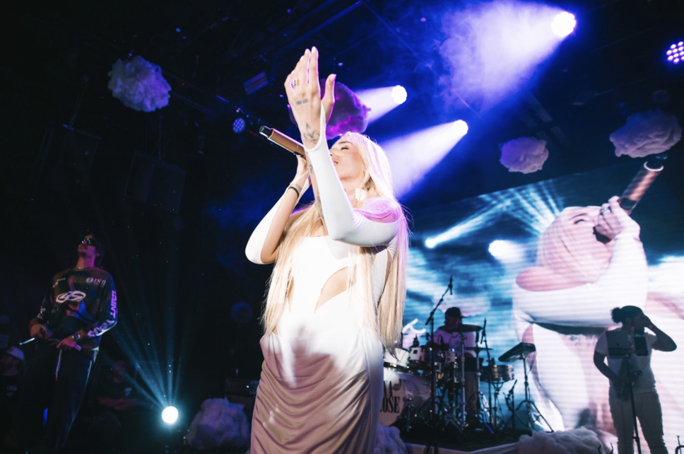 ELENA ROSE STUNS WITH SOLD-OUT SHOW IN MEXICO CITY - Seitrack US